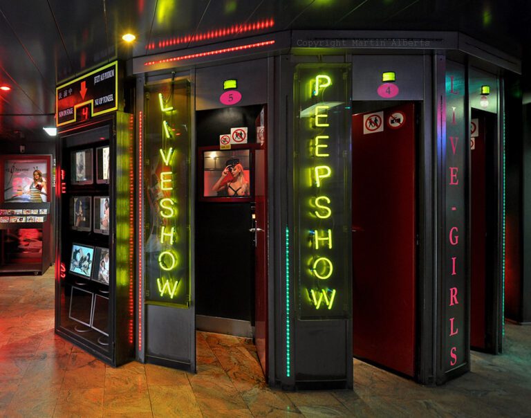 Amsterdam Peep Show - RedlightInfo.nl